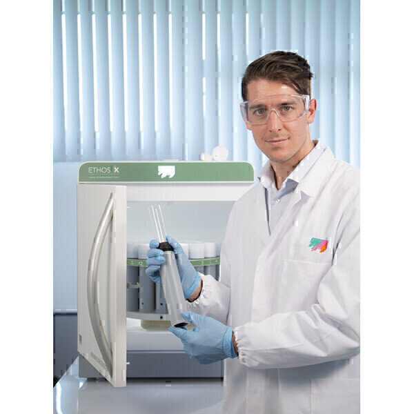 Extraction of organic pollutants in environmental samples – twelve ...